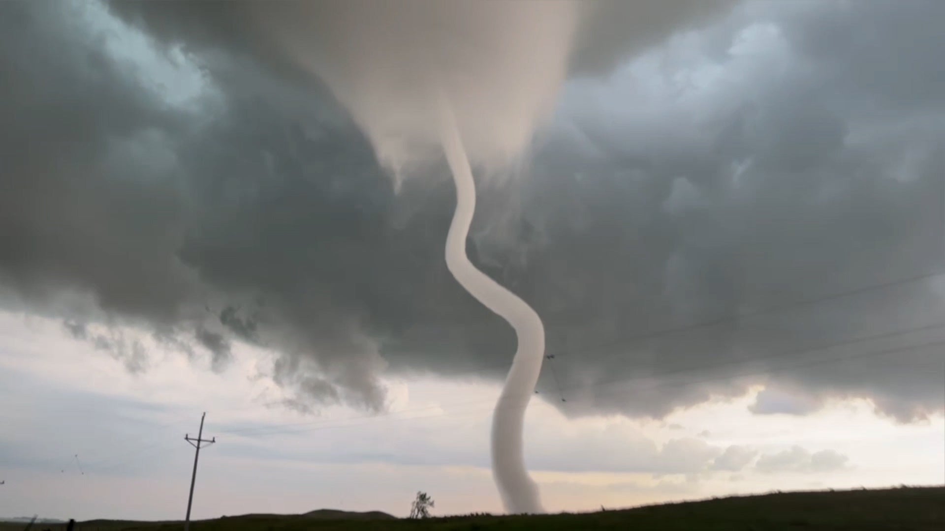 Storm Chasers Stalk South Dakota Tornadoes - Videos from The Weather Channel